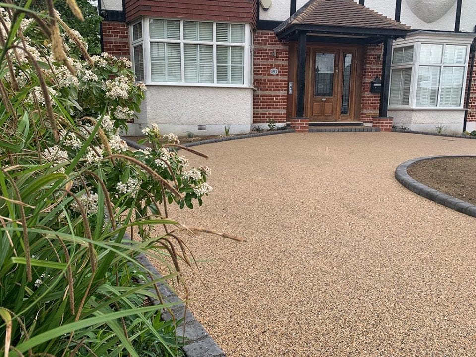 Resin Carriage Driveway Whestone N20 London | Diamond Driveways